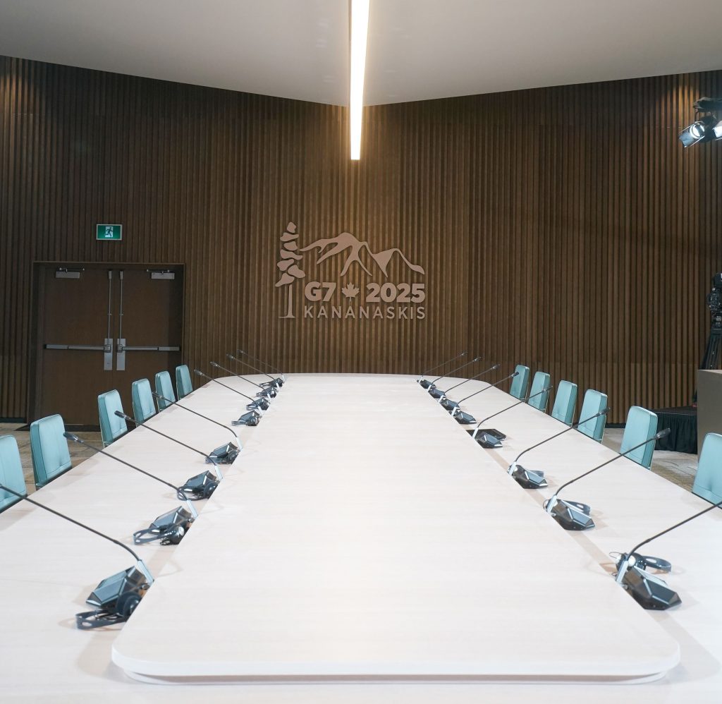 G7 Meeting Longtable Malcolm Carmichael - https://explorekananaskis.com ...
